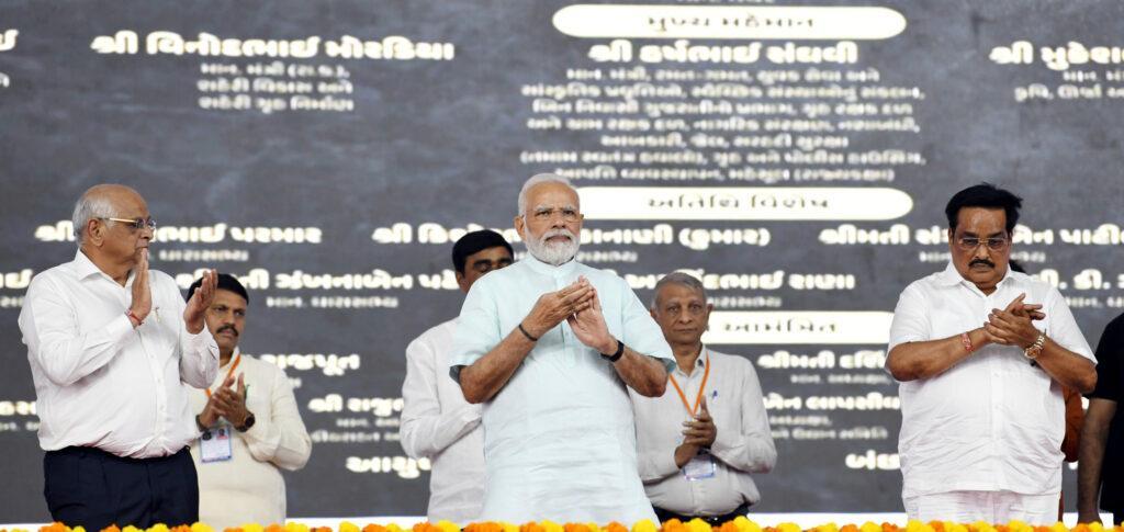 PM Modi inaugurates various development projects worth Rs 3,400 crore ...